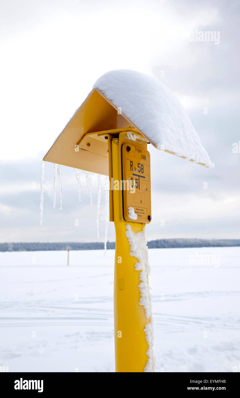 Gas supply, sign, snow, winter Stock Photo - Alamy