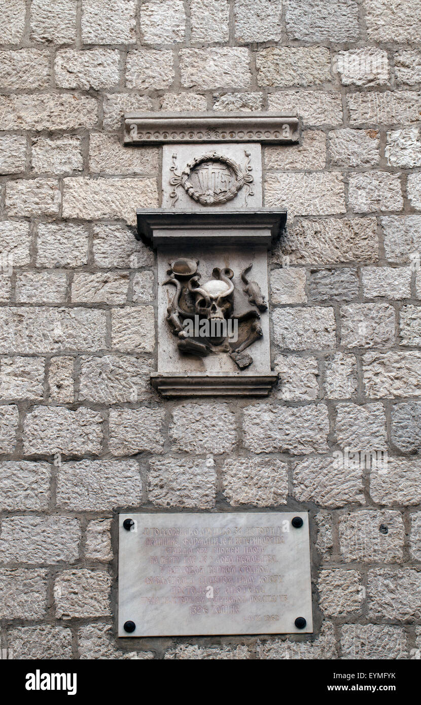 Medieval symbol etching hi-res stock photography and images - Alamy