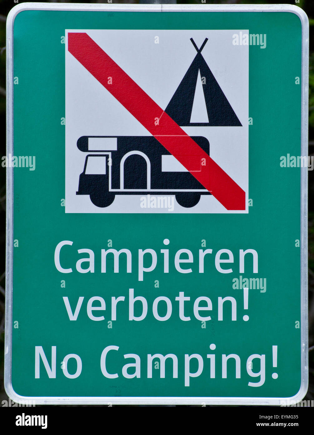 prohibition sign, 'No camping' Stock Photo - Alamy