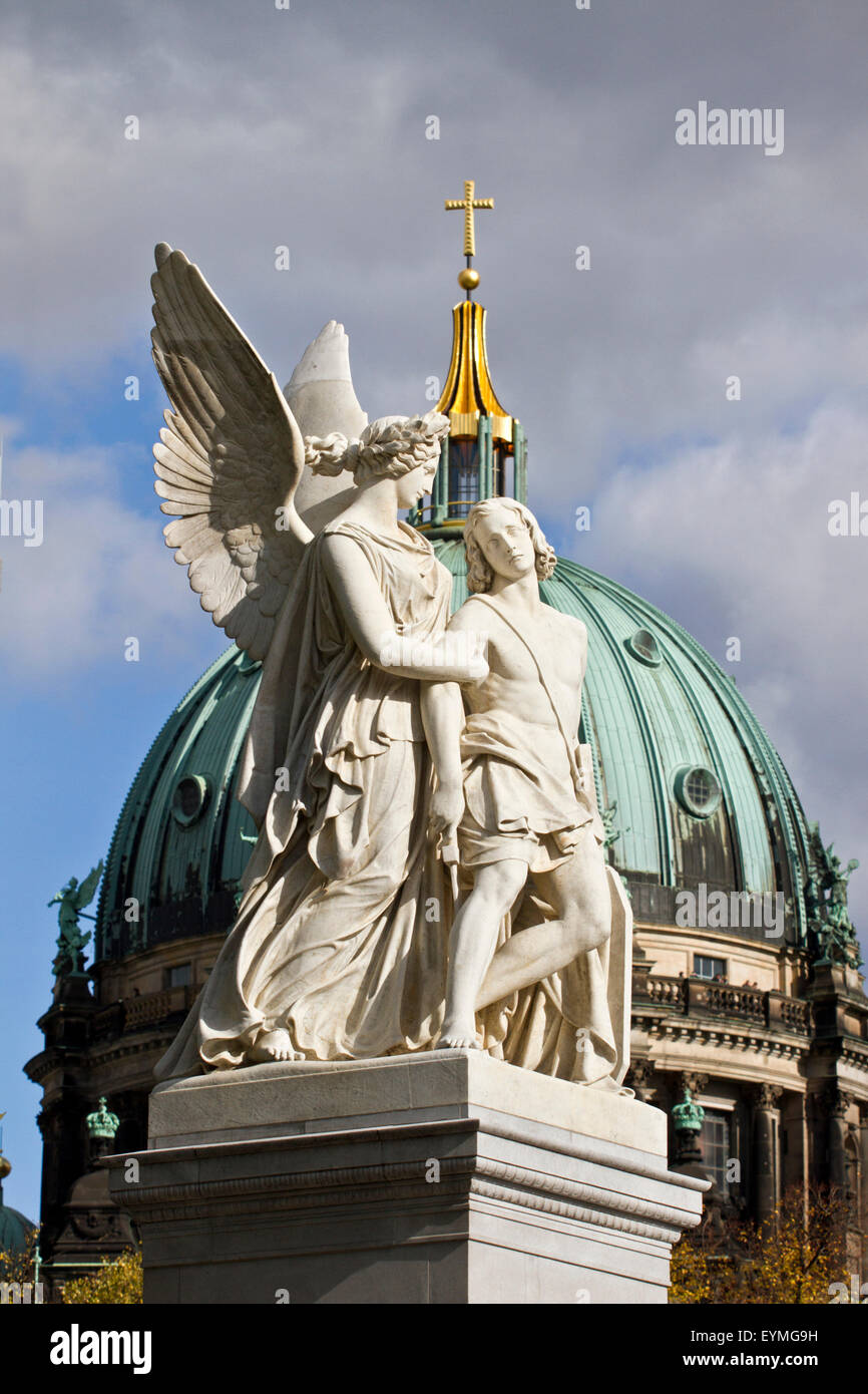 Germany, Berlin, Berlin cathedral, bridge figures Stock Photo - Alamy