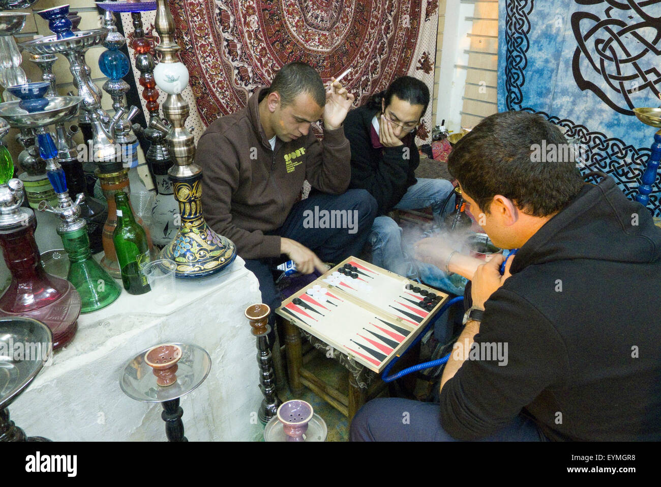 Middle east men playing backgammon hi-res stock photography and images ...