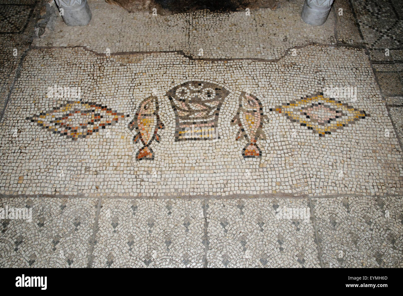 Multiplication bread fish hi-res stock photography and images - Alamy