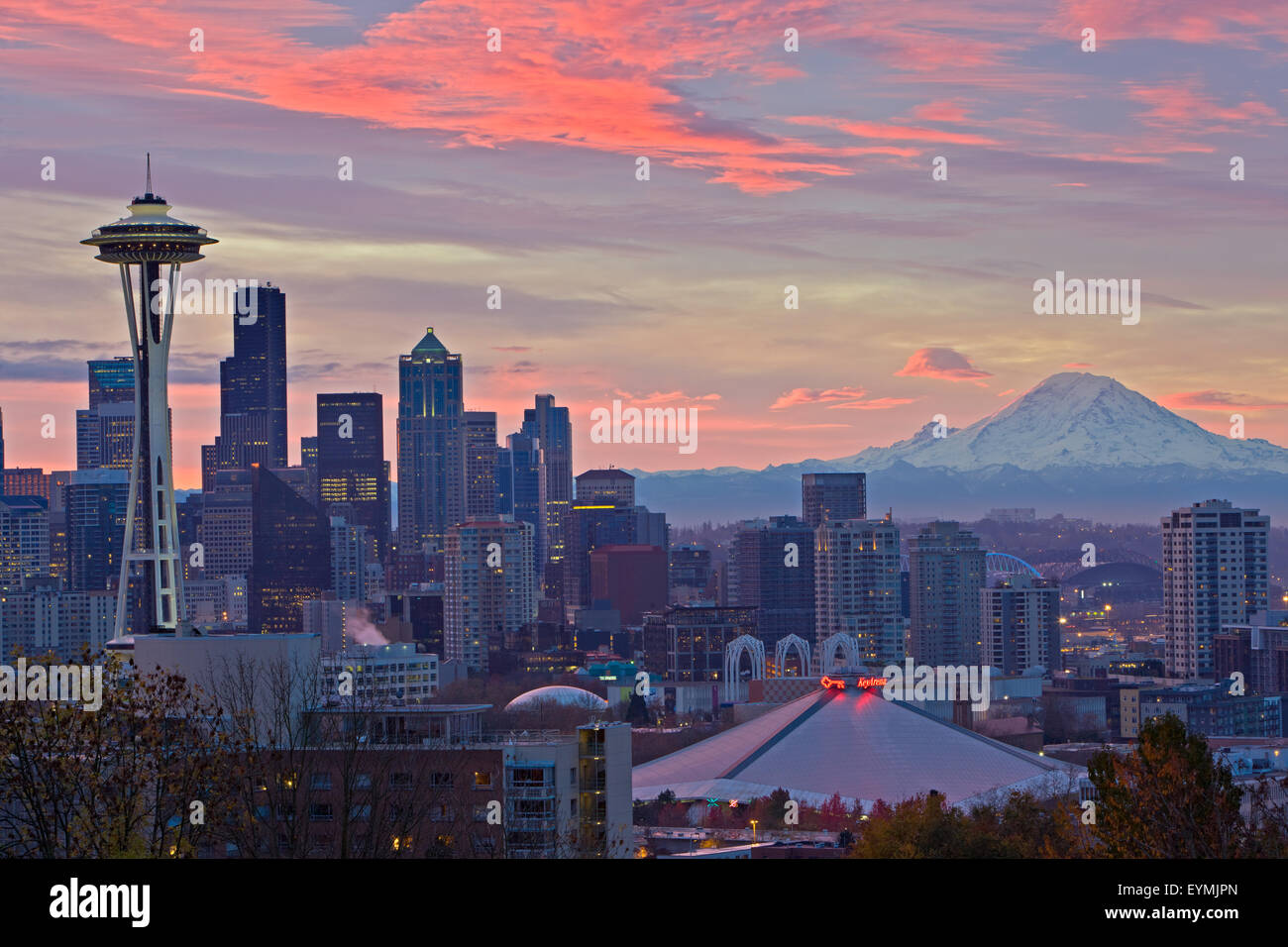 Seattle skyline at twilight with clouds, Mount Rainier in the ...