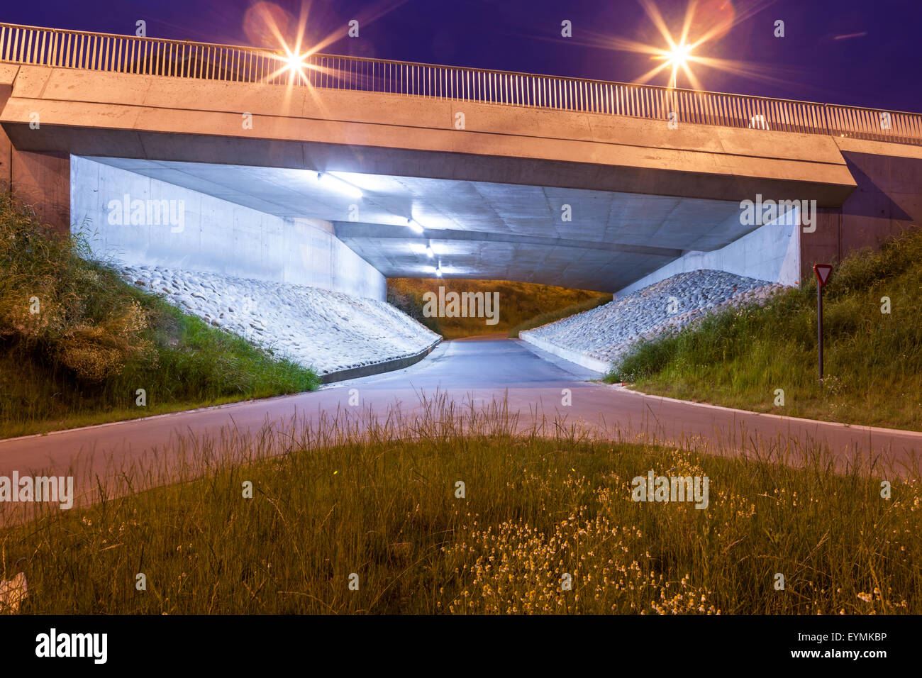 Road for bicycles hi-res stock photography and images - Alamy