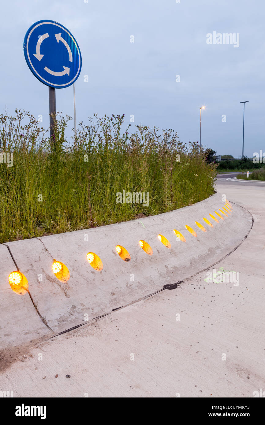 Highway traffic signs roundabout hi-res stock photography and images ...