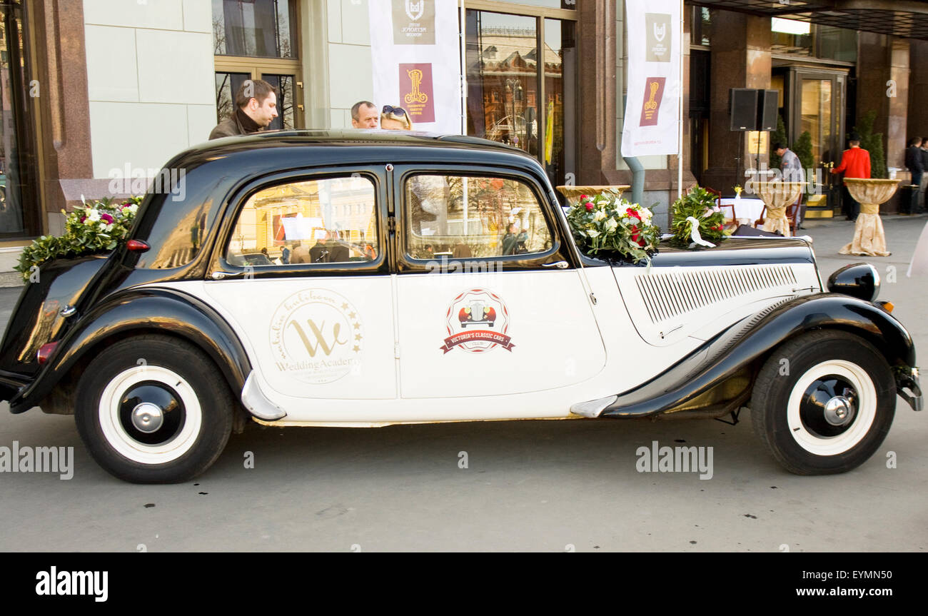 MOSCOW - APRIL 27, 2014: retro car citroen on rally of classical cars ...