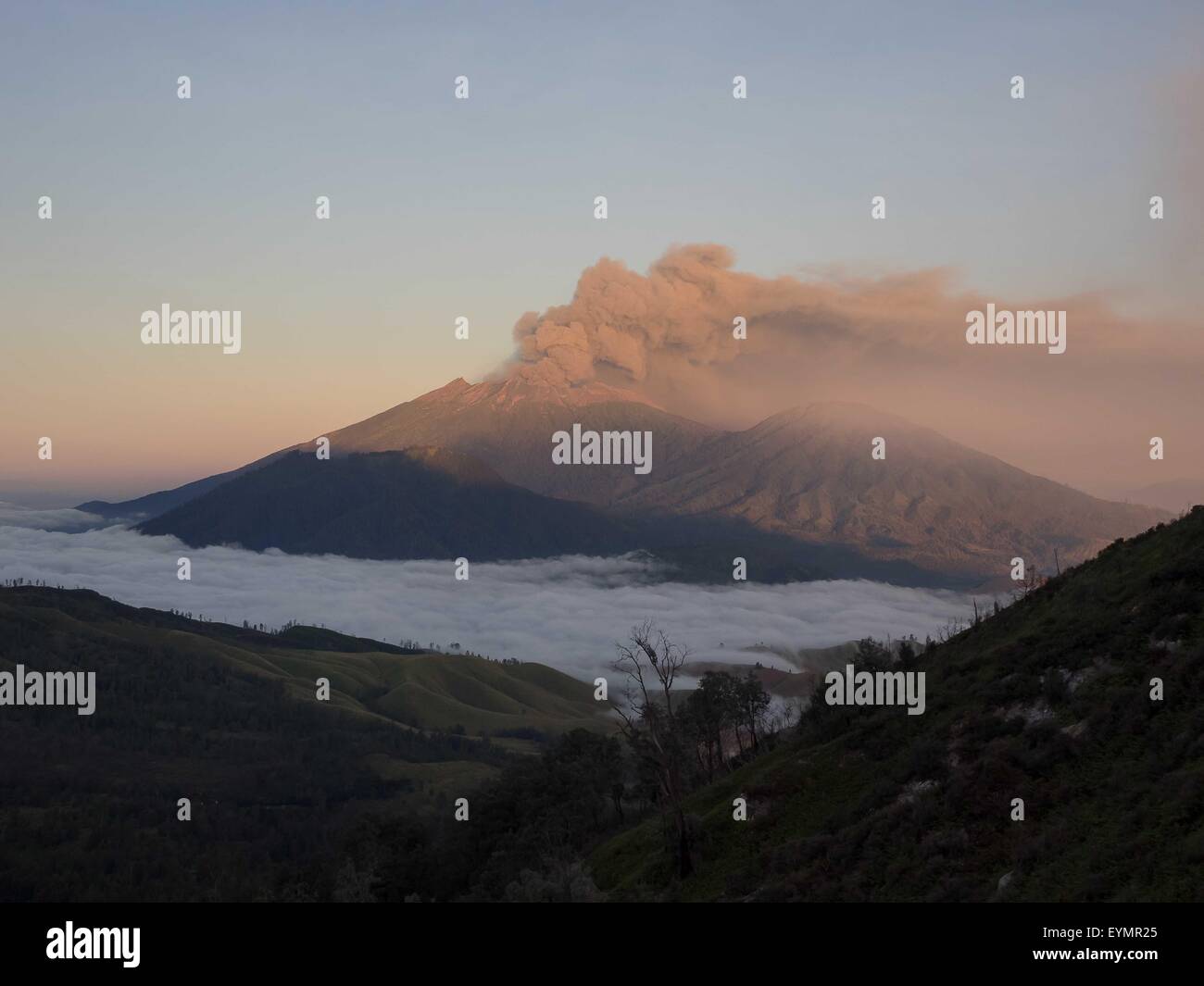 Mt Raung eruption, java, Indonesia Stock Photo - Alamy