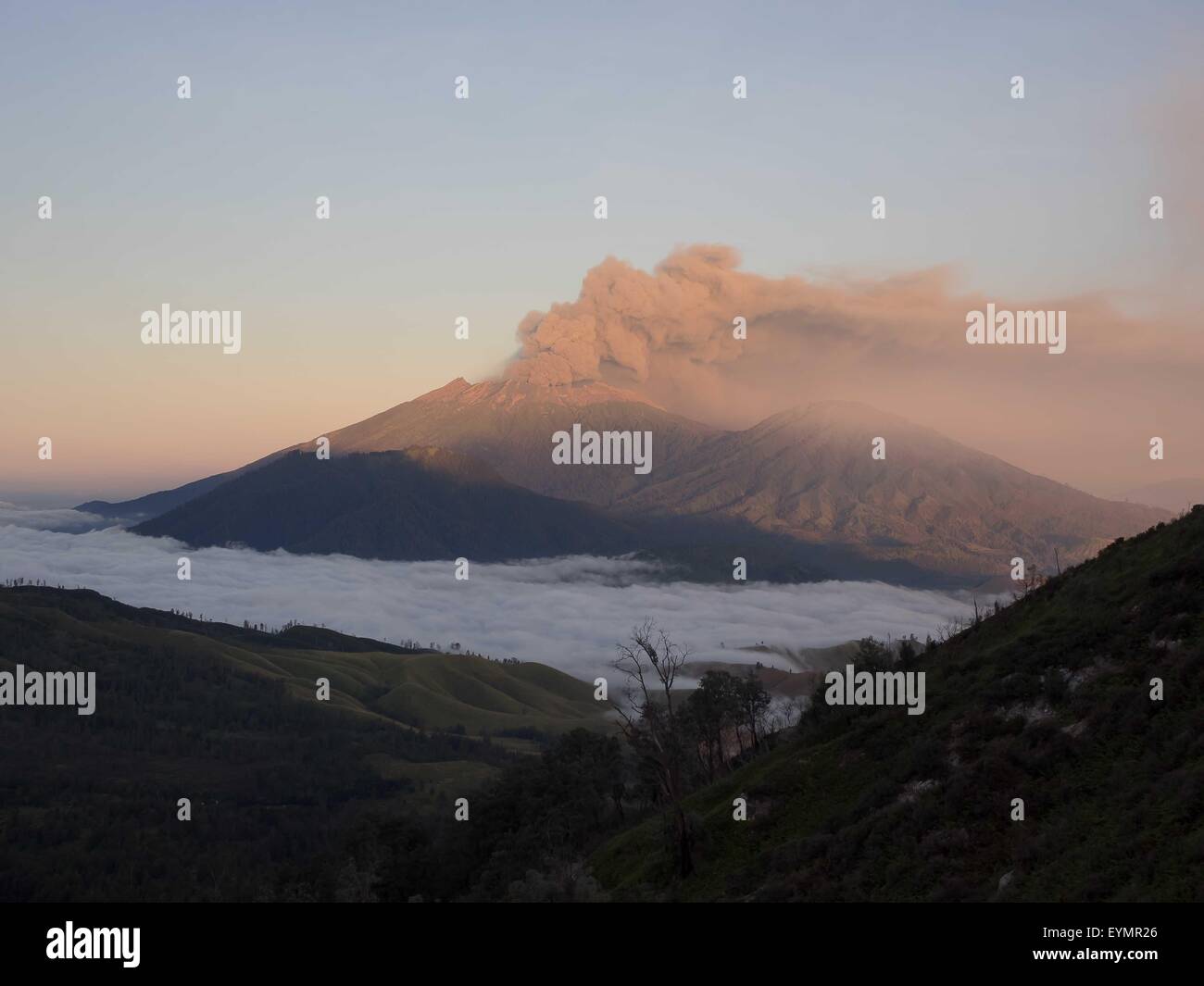 Mt Raung eruption, java, Indonesia Stock Photo - Alamy