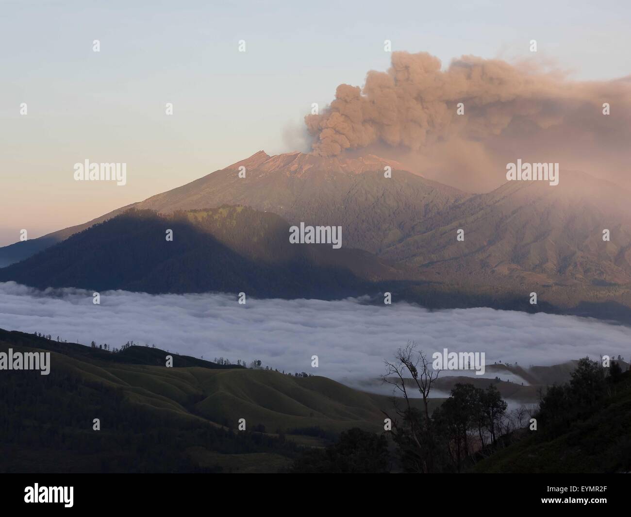 Mt Raung eruption, java, Indonesia Stock Photo - Alamy