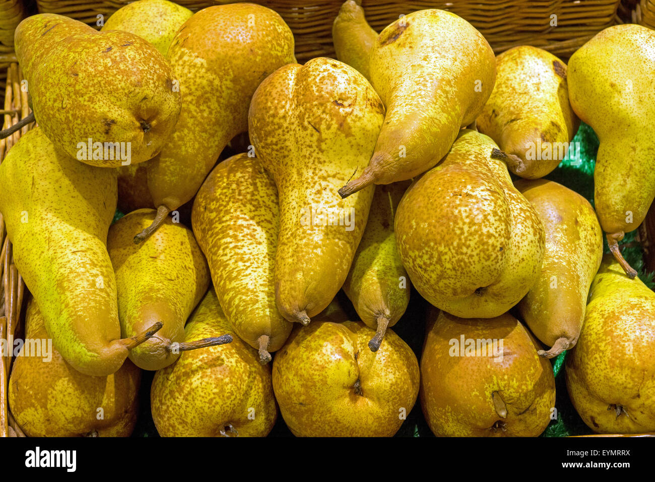 Fresh pears for sale in a supermarket Stock Photo - Alamy