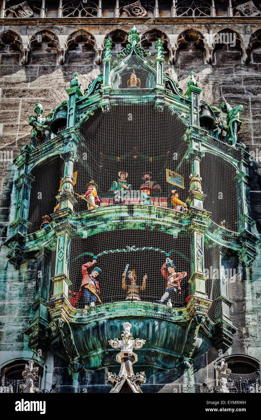 Animated figurines of Rathaus-Glockenspiel - tourist attraction on New ...