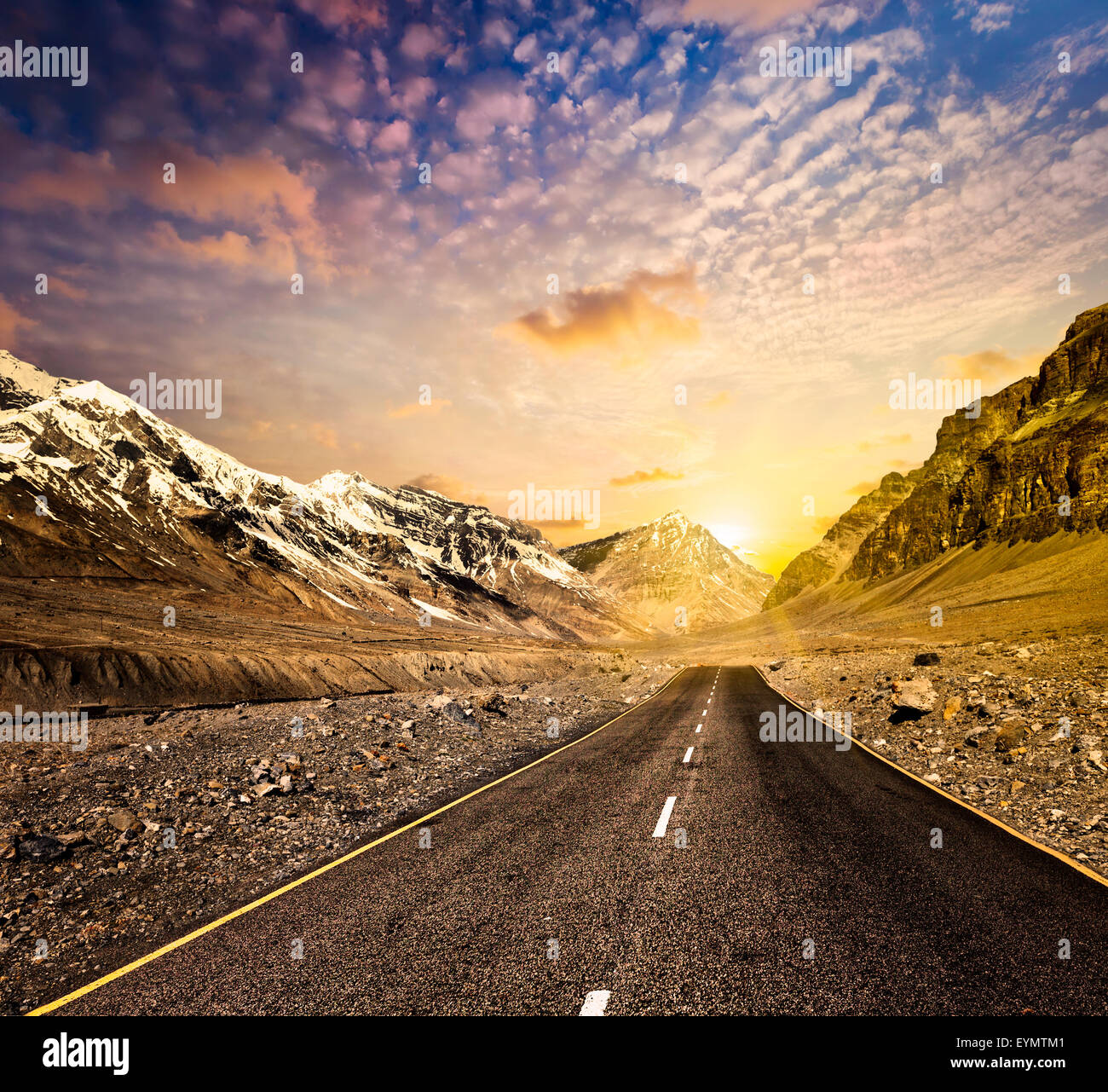 Himalaya road hi-res stock photography and images - Alamy