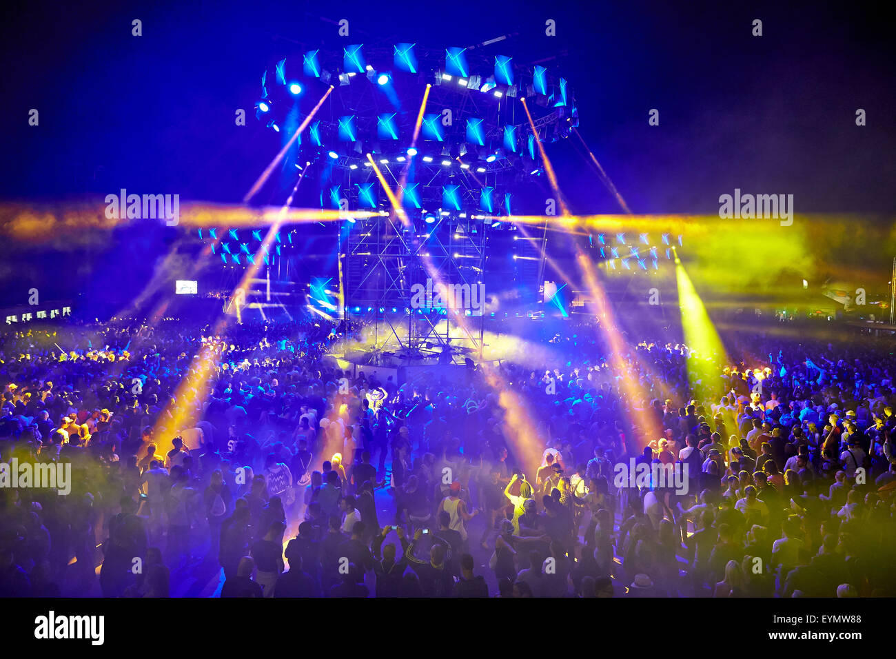 Kastellaun, Germany. 31st July, 2015. Techno fans dance at the Nature ...
