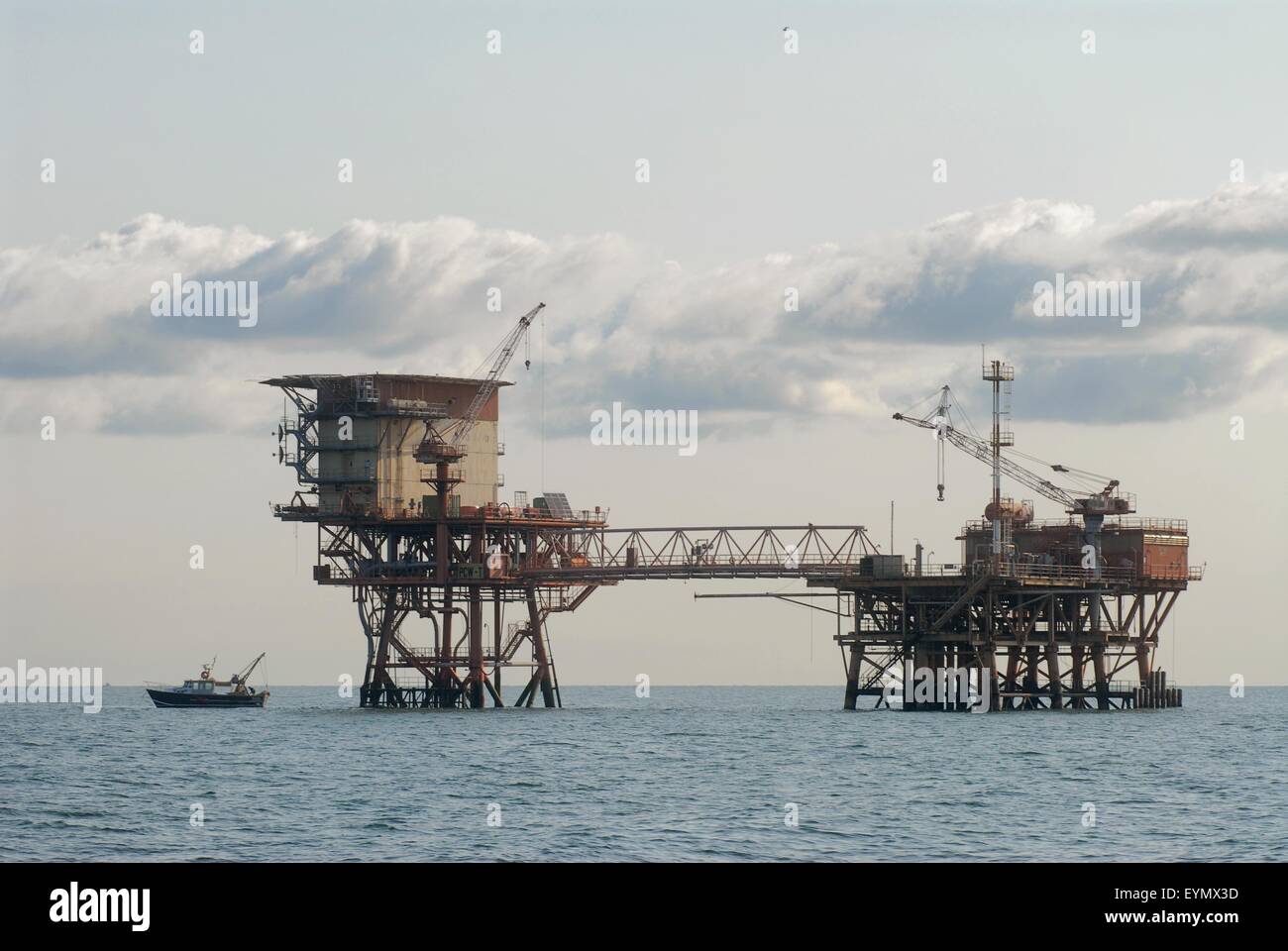 platforms for the extraction of oil and natural gas in Adriatic sea ...