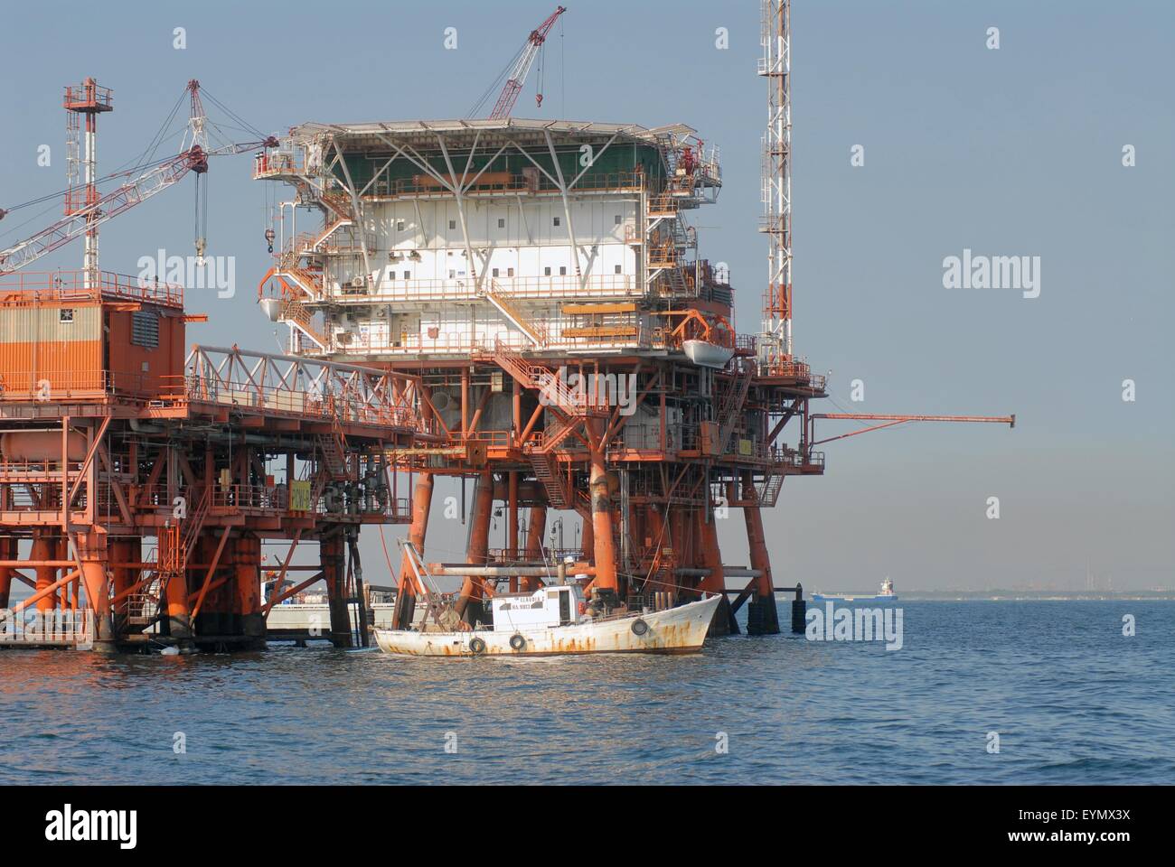 Natural gas platform mediterranean hi-res stock photography and images ...