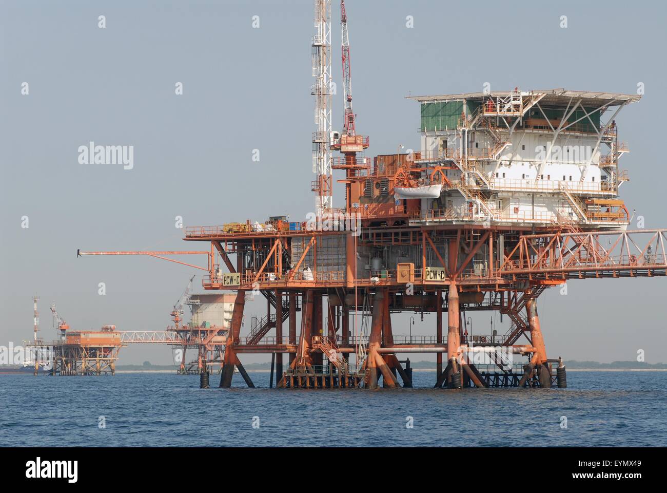 platforms for the extraction of oil and natural gas in Adriatic sea ...