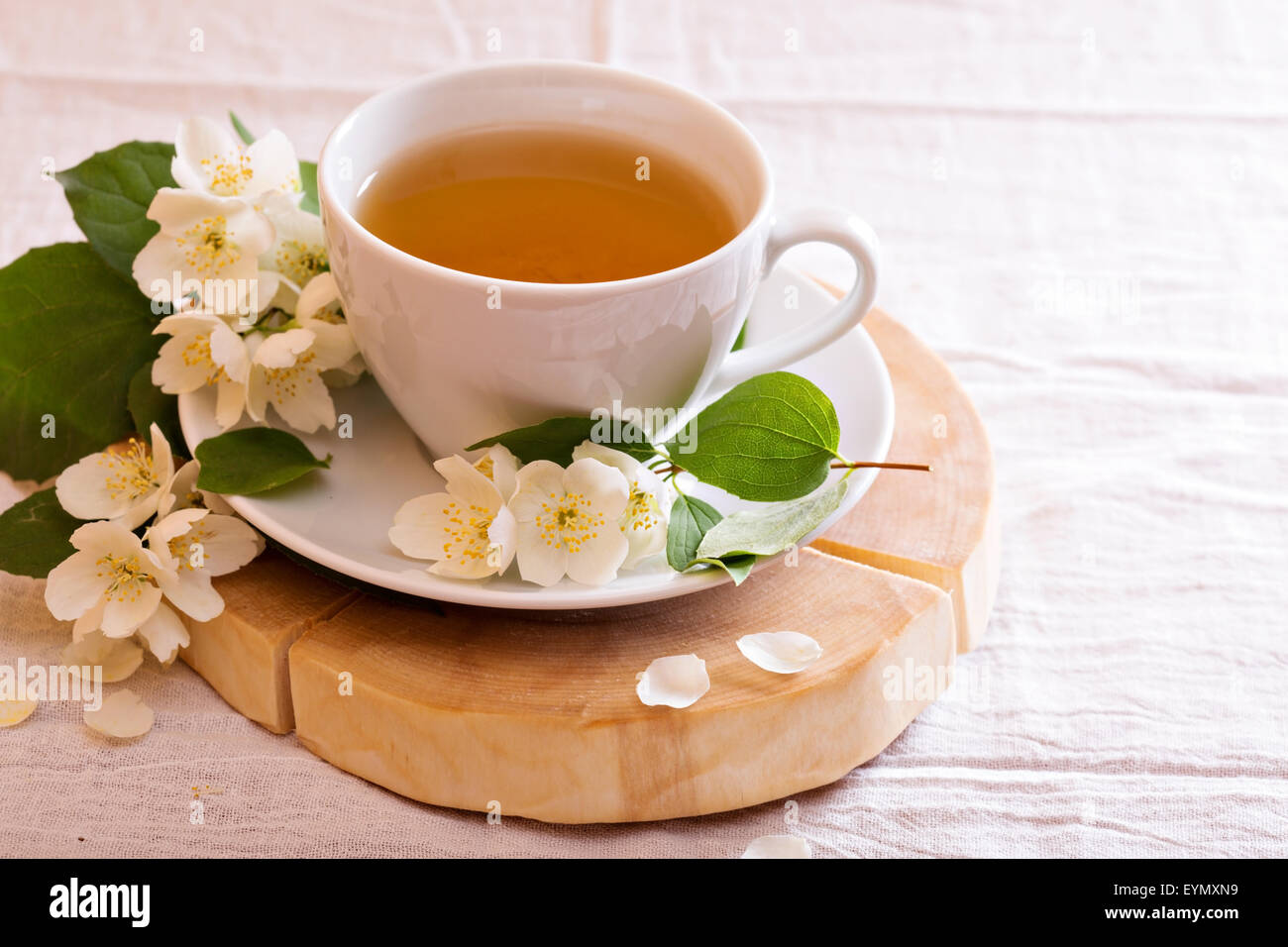 Jasmine tea in a cup with fresh jasmine flowers Stock Photo - Alamy