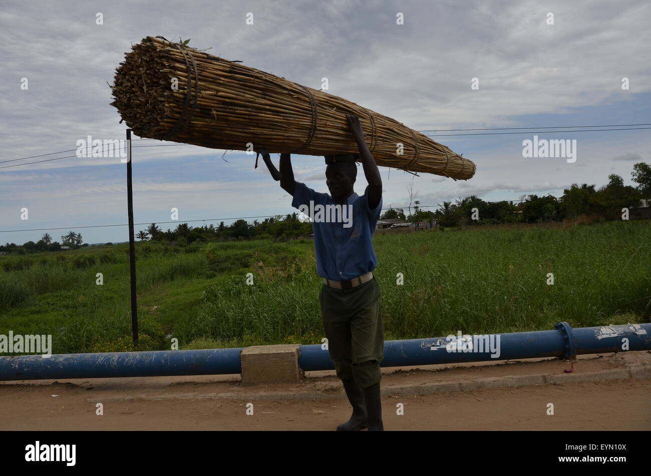 Roadside scenes of life on the main road between Inhambane and Maputo ...
