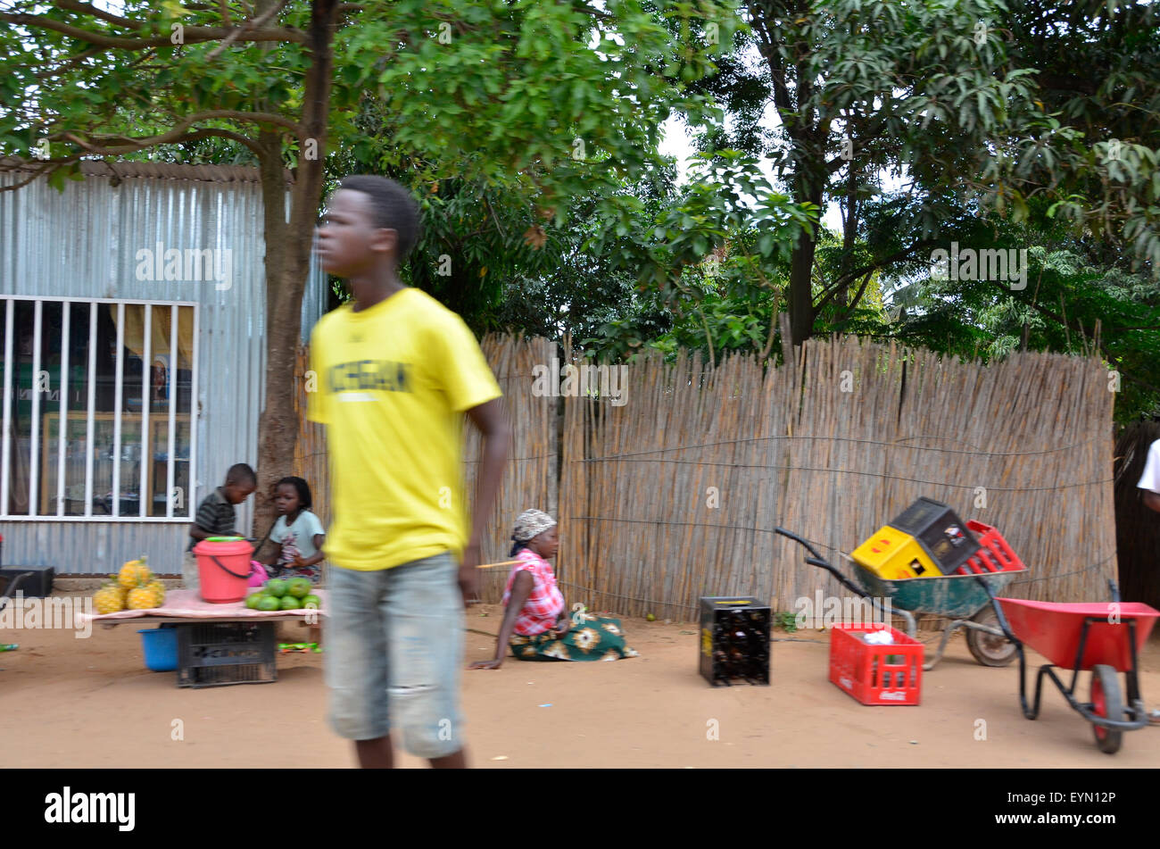 Roadside scenes of life on the main road between Inhambane and Maputo ...