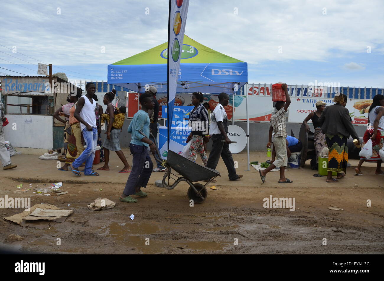 Roadside scenes of life on the main road between Inhambane and Maputo ...