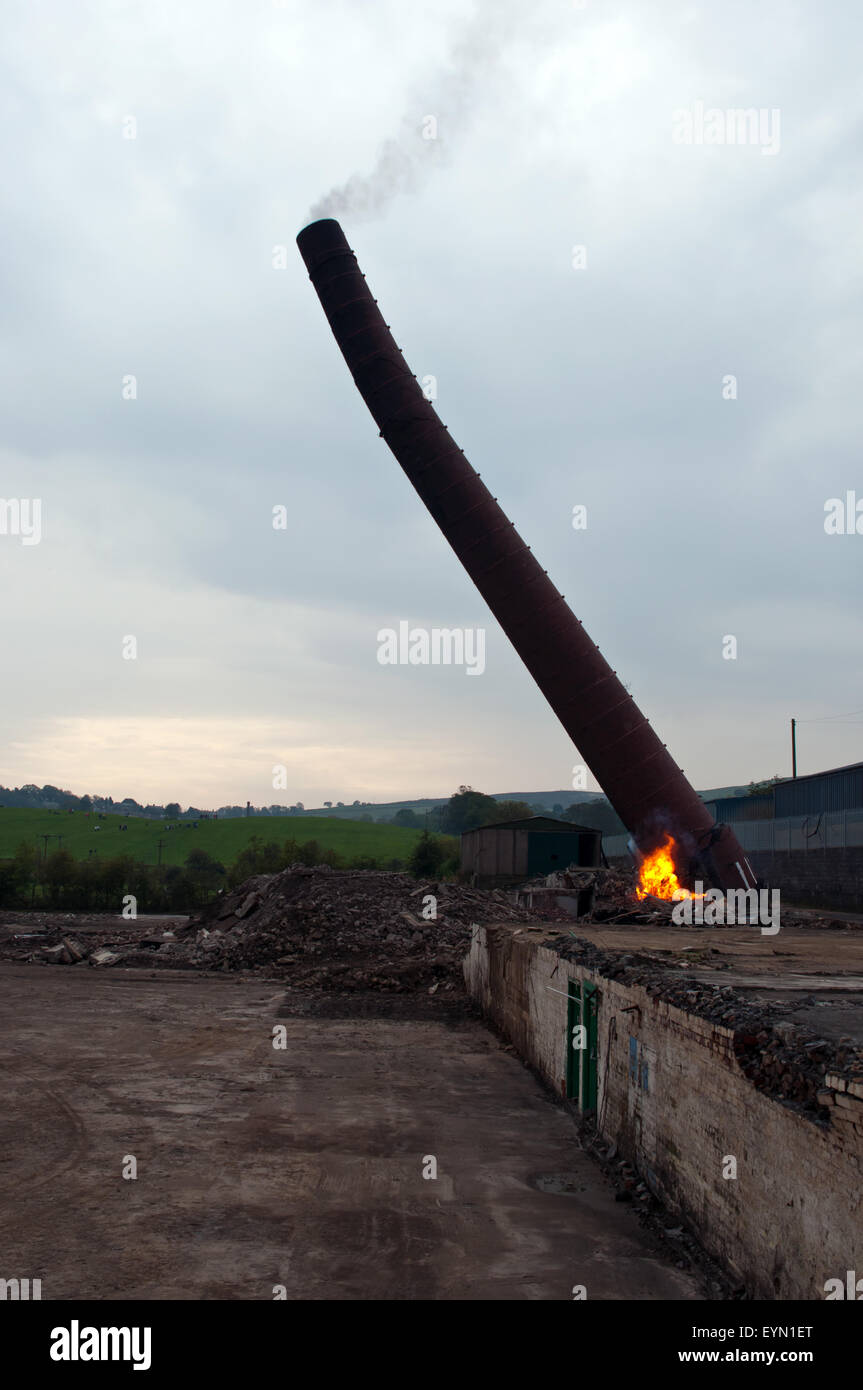 Demolition of a lancashire cotton mill chimney stack hi-res stock ...