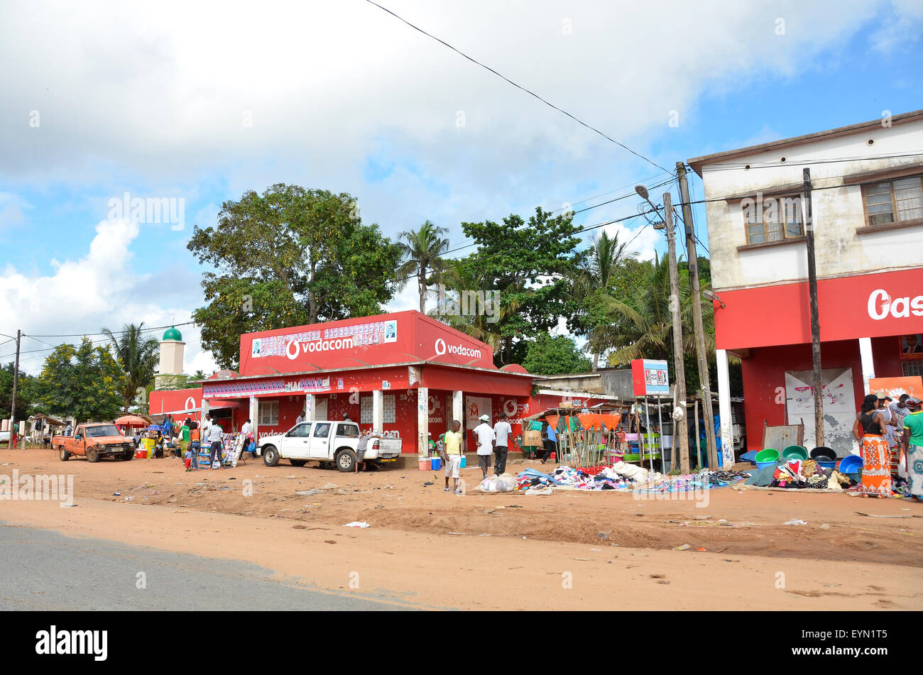Roadside scenes of life on the main road between Inhambane and Maputo ...