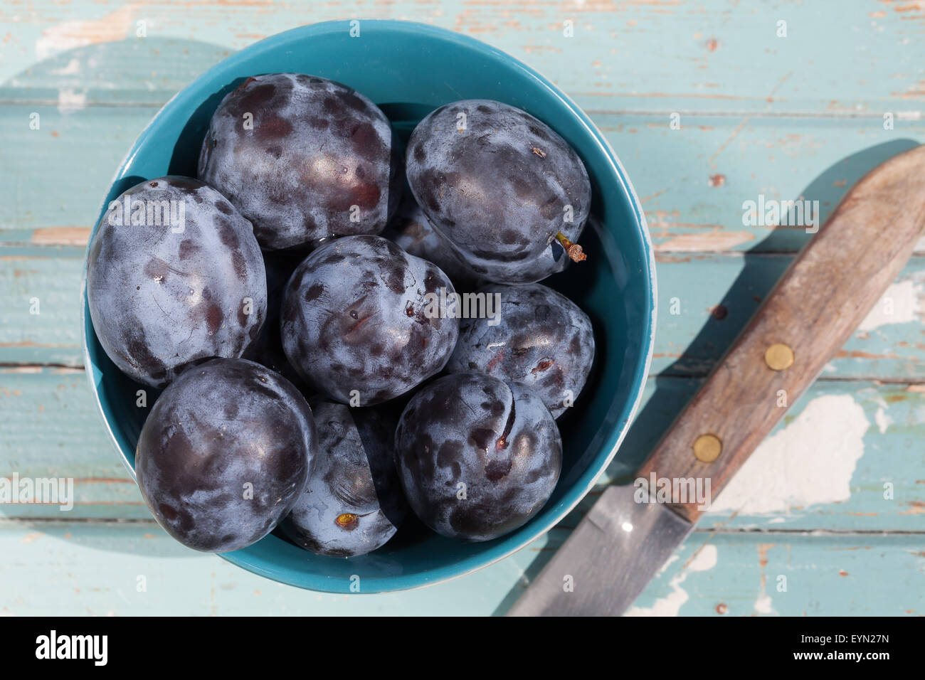 Fresh Summer plum fruits in a bowl Stock Photo - Alamy