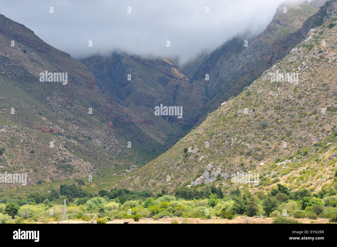 View to the west from the N1 road to the mountains of the Hex River ...
