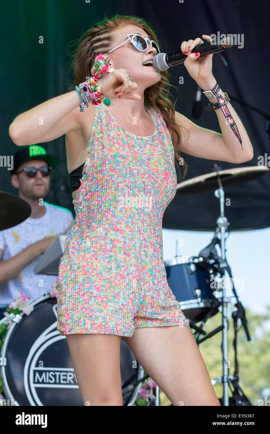 Chicago, Illinois, USA. 31st July, 2015. Singer MANDY LEE of ...