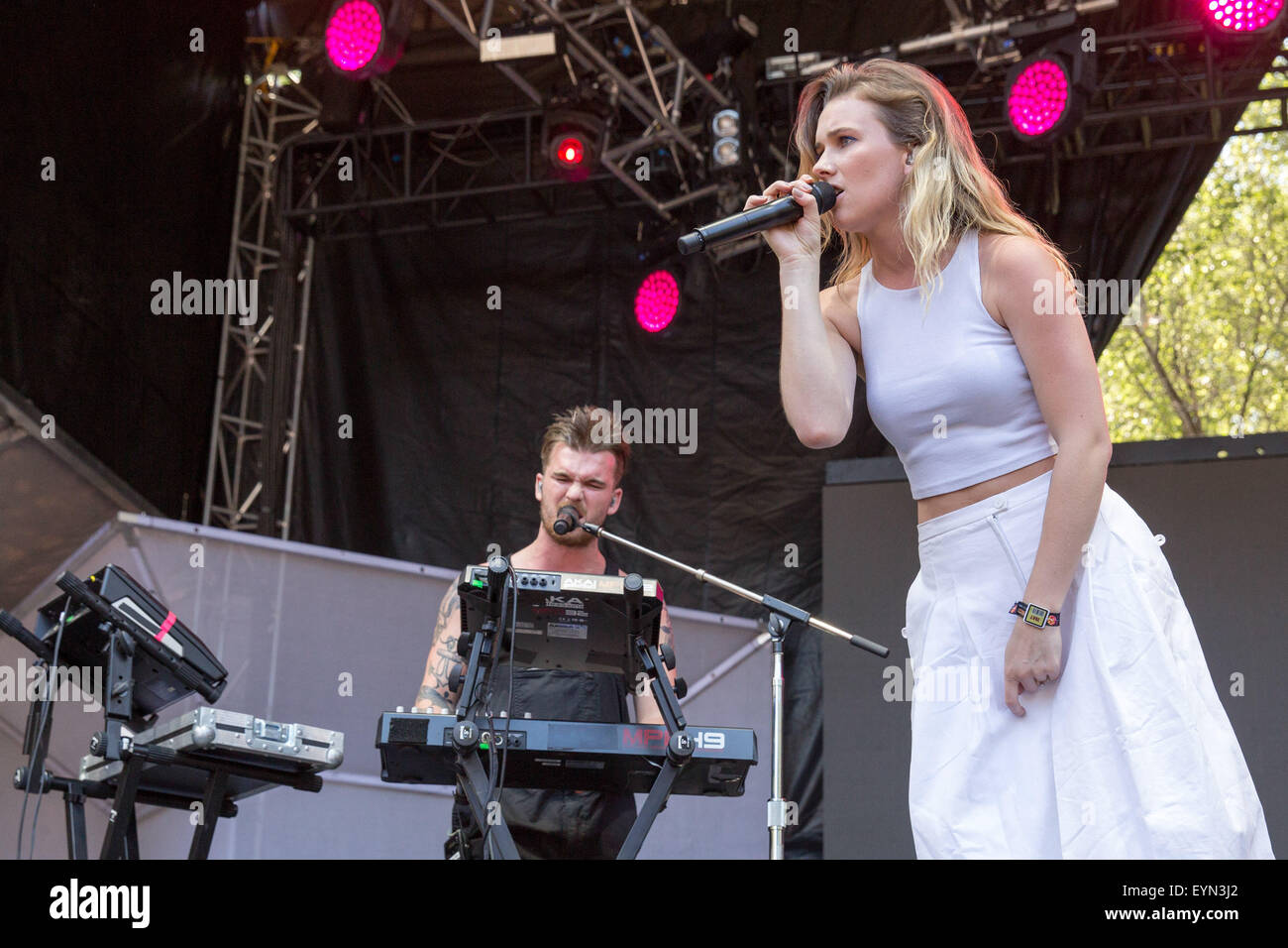 Chicago, Illinois, USA. 31st July, 2015. Singer GEORGIA NOTT and CALEB ...