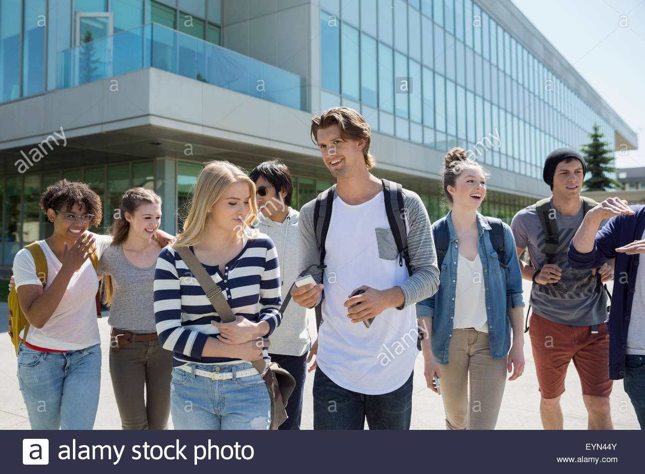 Three students walking university hi-res stock photography and images ...