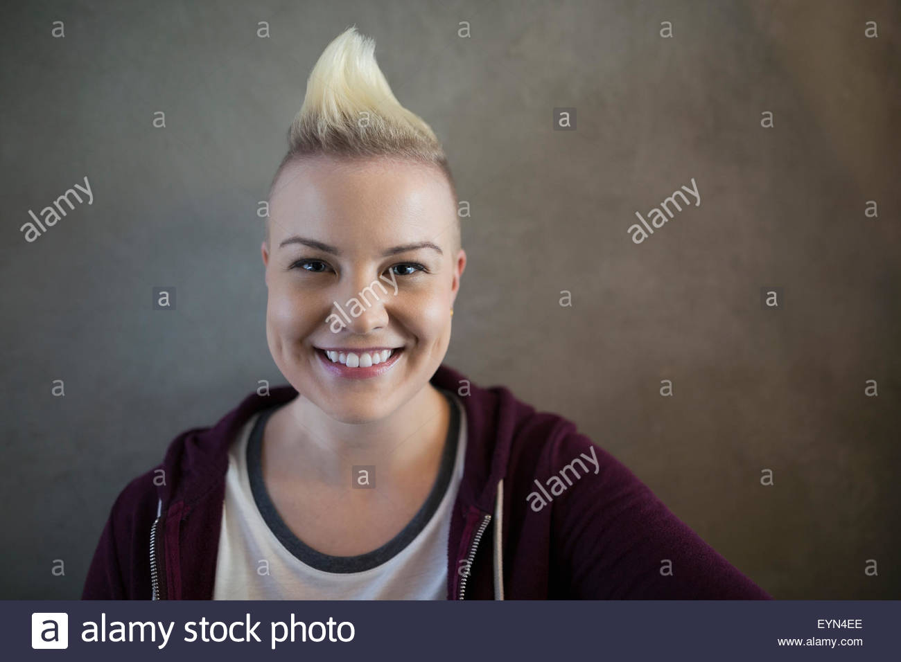 Mohawk women hi-res stock photography and images - Alamy