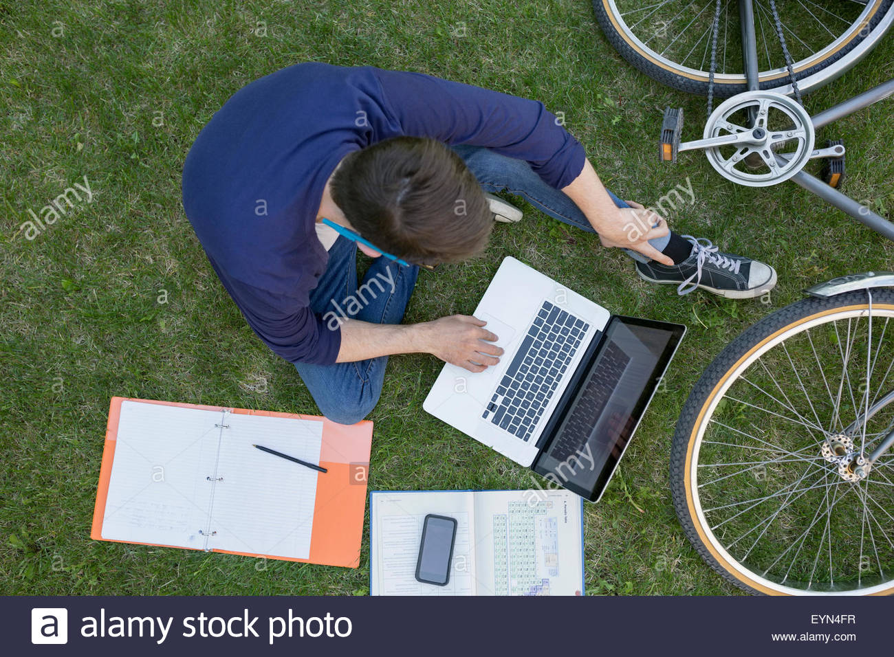 Student campus overhead hi-res stock photography and images - Alamy