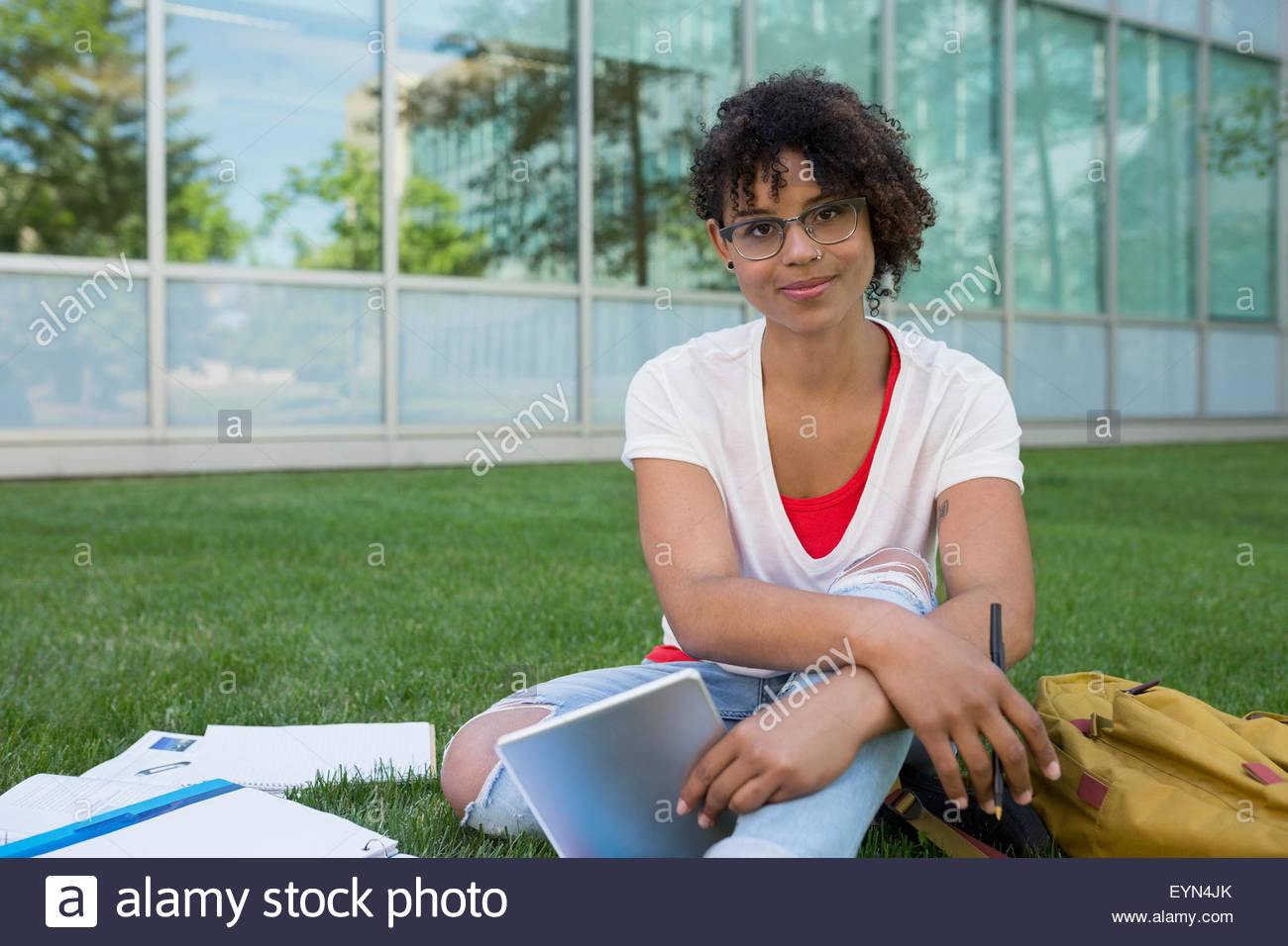 College student studying on campus hi-res stock photography and images ...