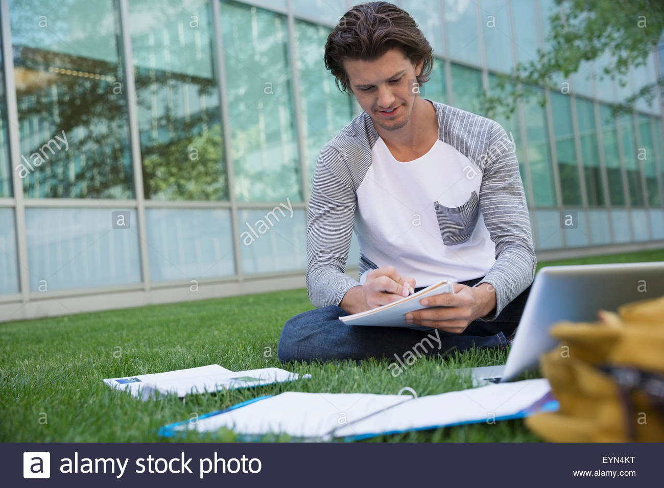 College student studying on campus hi-res stock photography and images ...