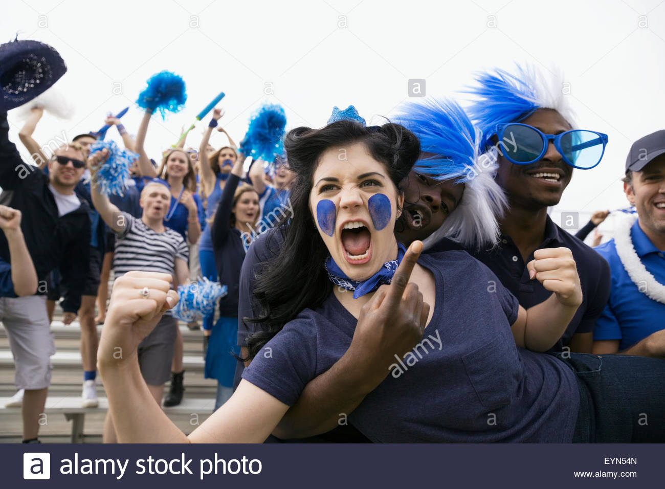 Sports fans cheering hi-res stock photography and images - Alamy