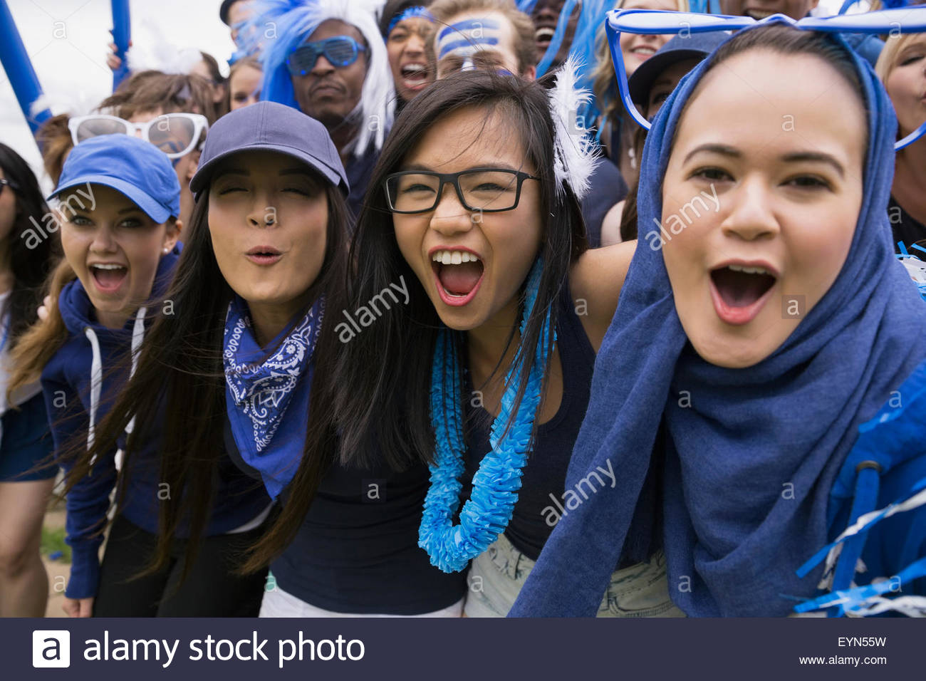 Cheering men women hi-res stock photography and images - Alamy