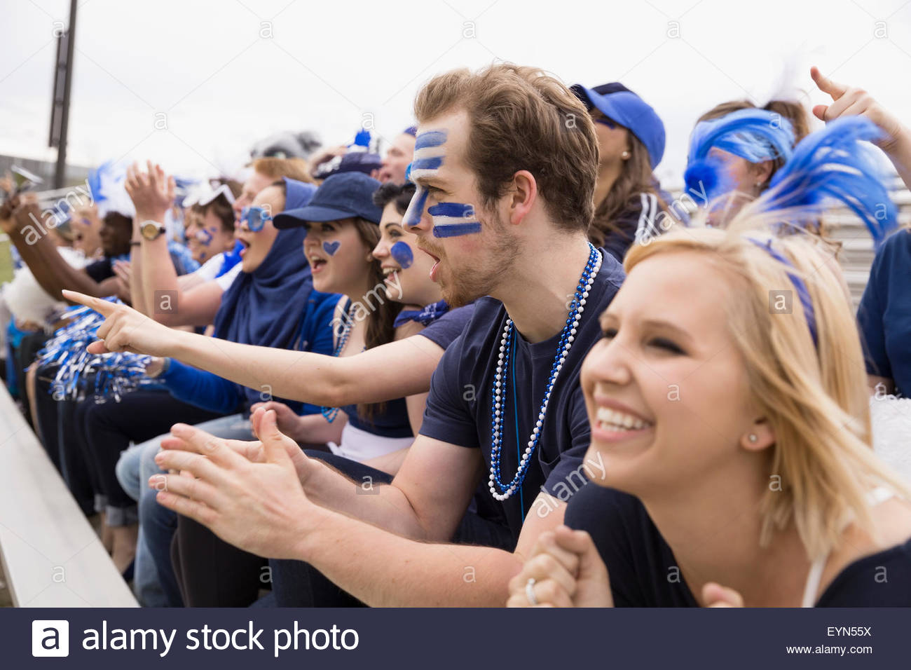 Crowd people sitting in bleachers hi-res stock photography and images - Alamy