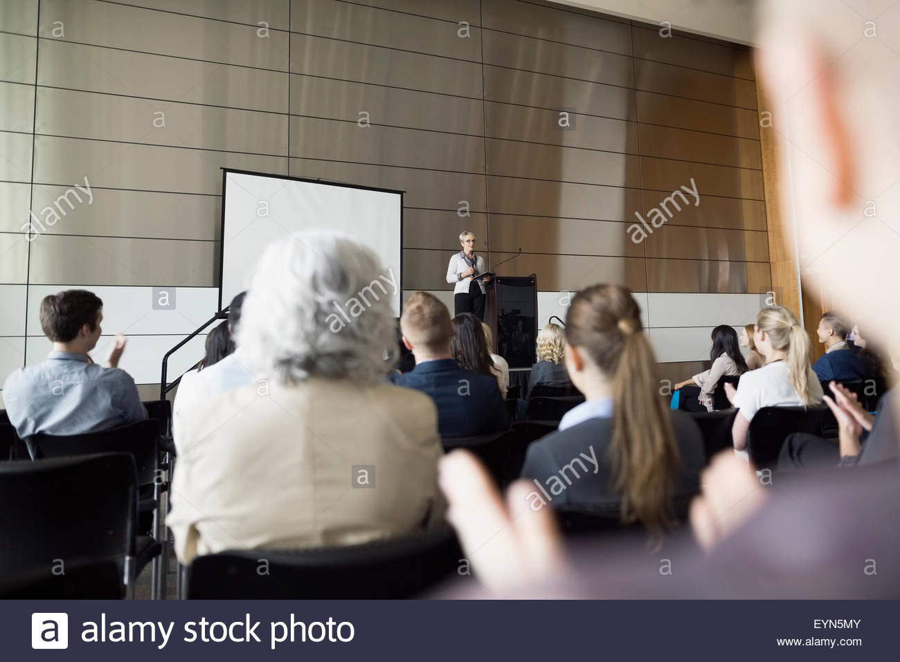 Audience clapping school hi-res stock photography and images - Alamy