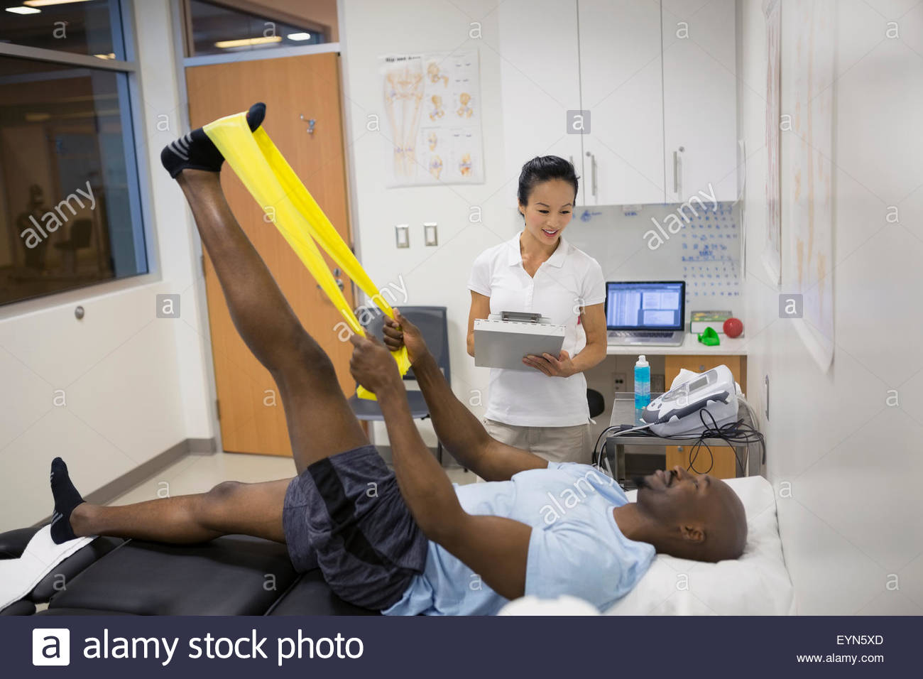 Physical therapist leg hi-res stock photography and images - Alamy