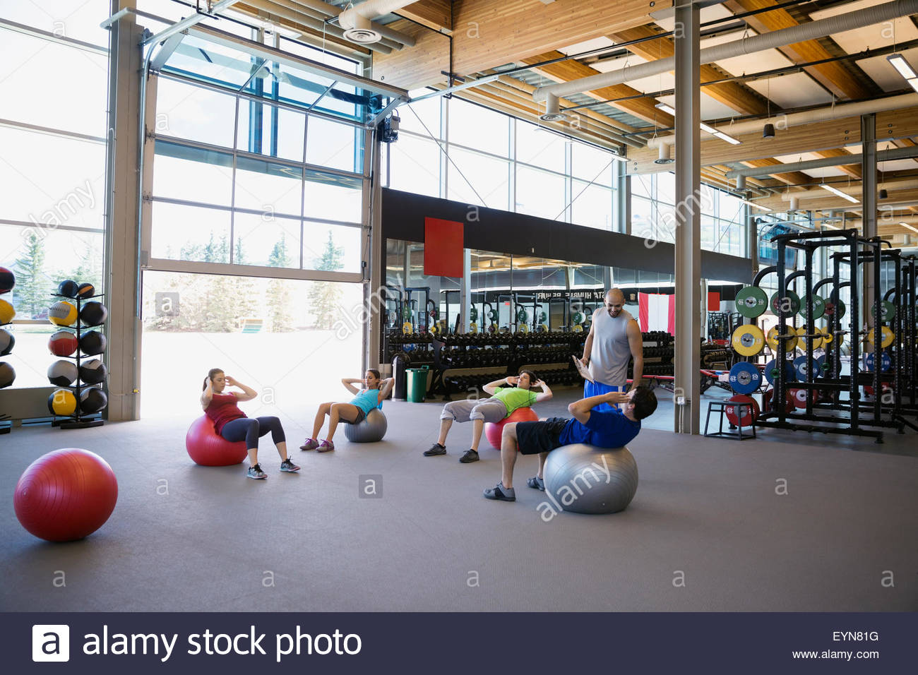 Man doing sit ups hi-res stock photography and images - Alamy