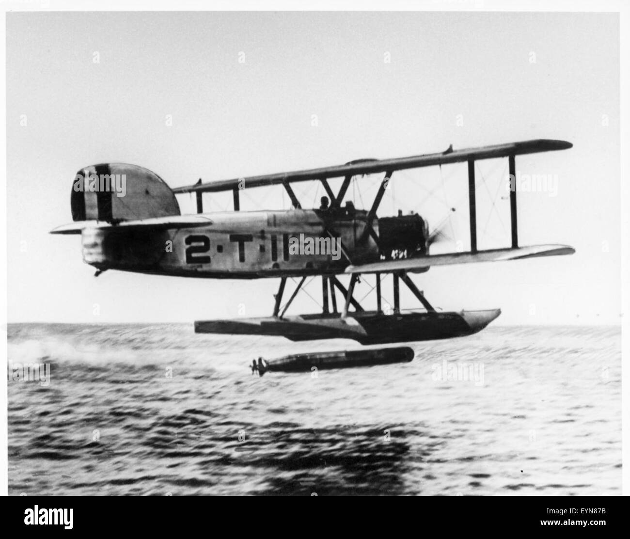 Douglas DT-2 Navy photo, depicting the Douglas DT-2, a biplane torpedo ...