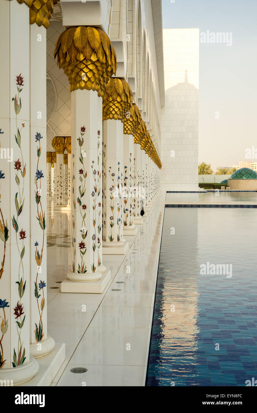Emirates shia hi-res stock photography and images - Alamy