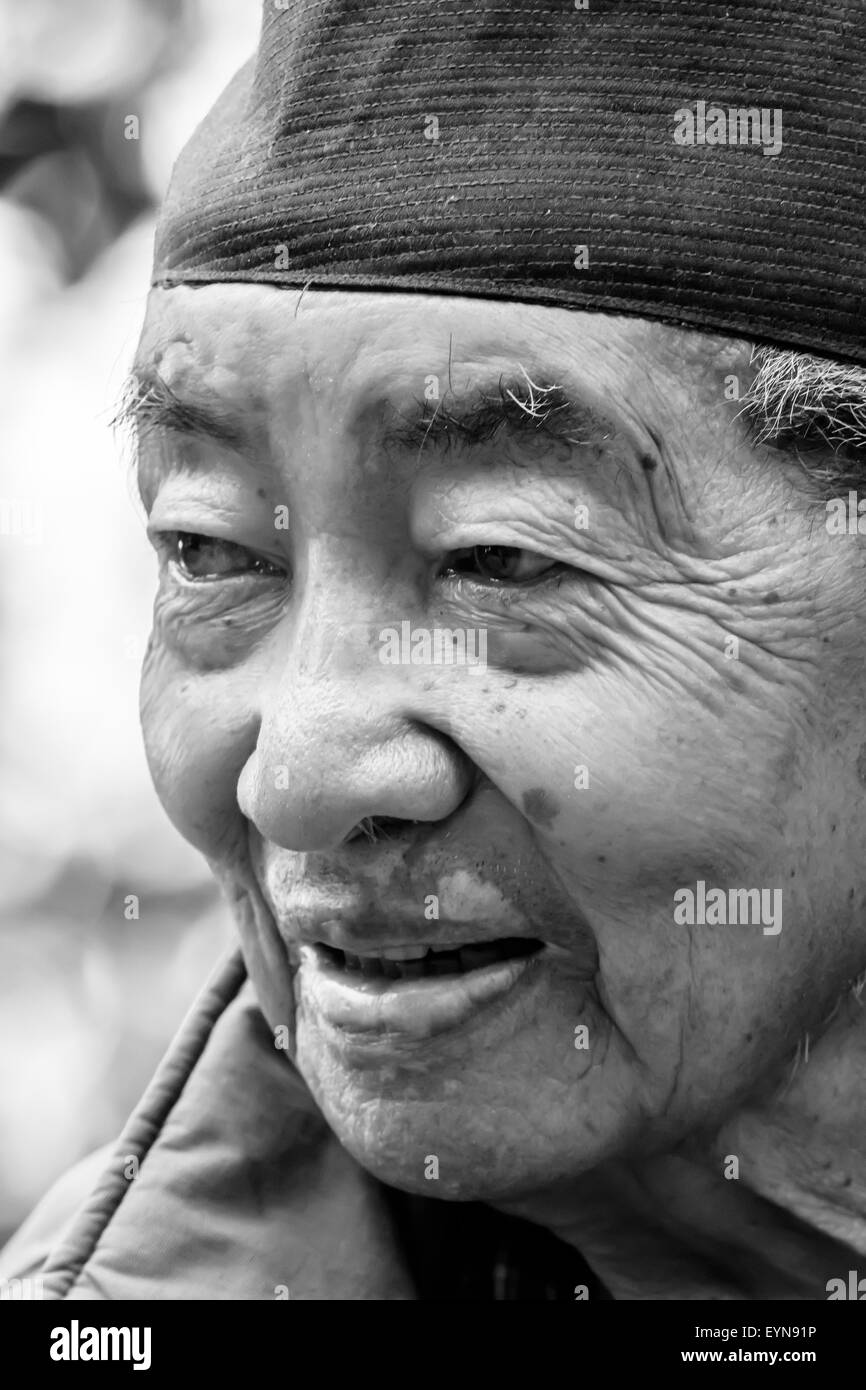 Portrait of an happy old man Stock Photo - Alamy