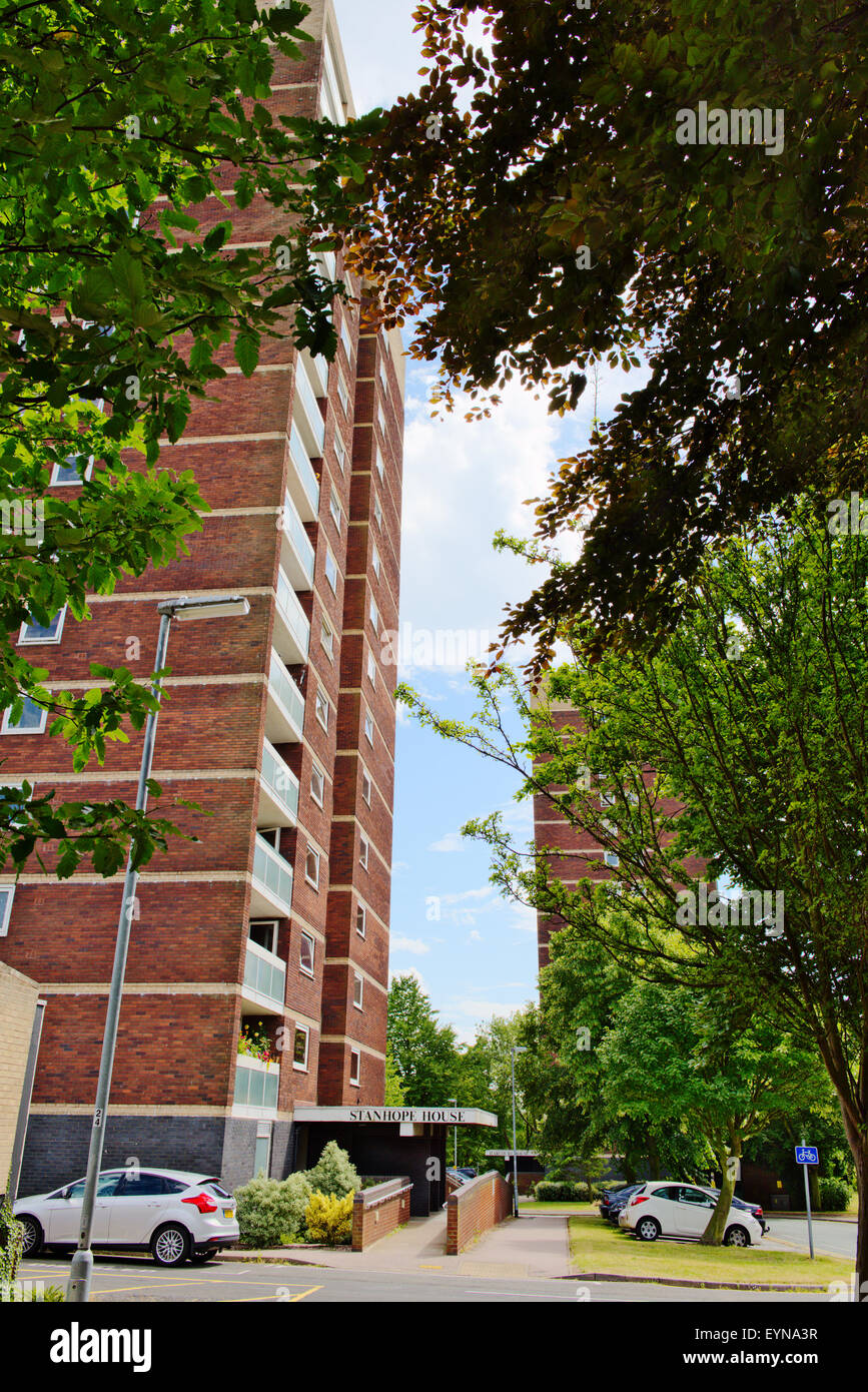 Tower block apartments hi-res stock photography and images - Alamy