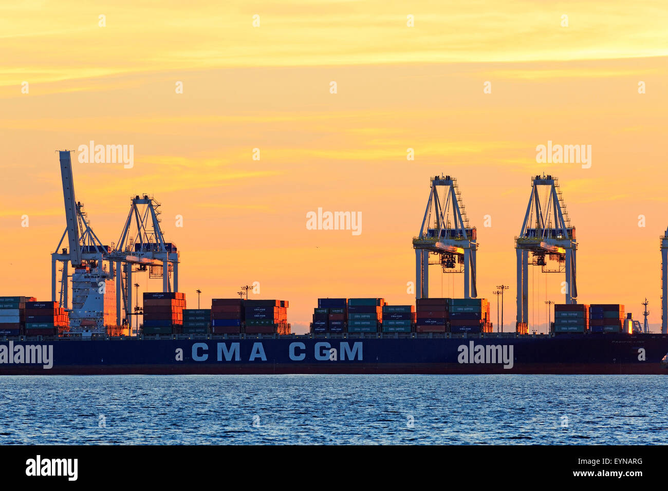 Terminal deltaport container hi-res stock photography and images - Alamy