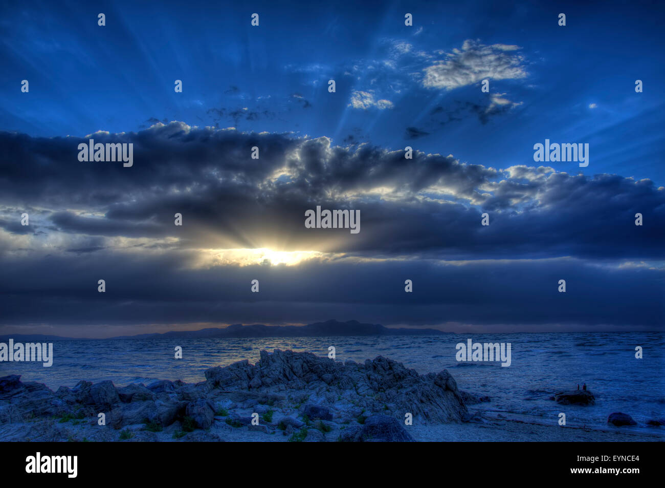 Yellow light beams hi-res stock photography and images - Alamy