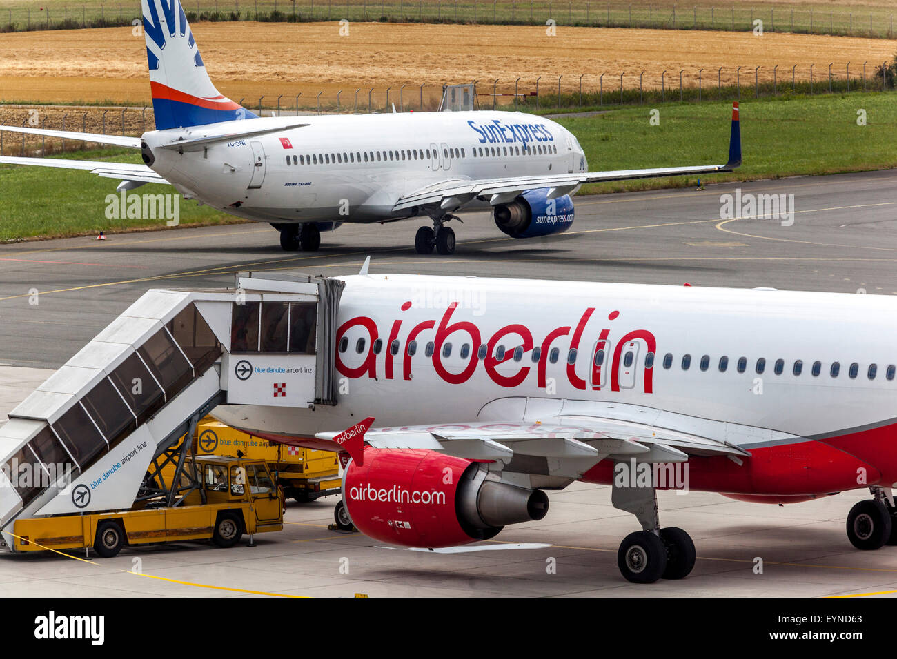 Boeing 737 sunexpress airbus hi-res stock photography and images - Alamy