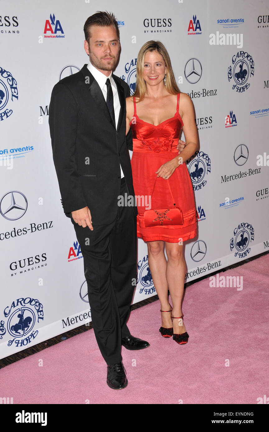 LOS ANGELES, CA - OCTOBER 23, 2010: Mira Sorvino & Christopher Backus ...