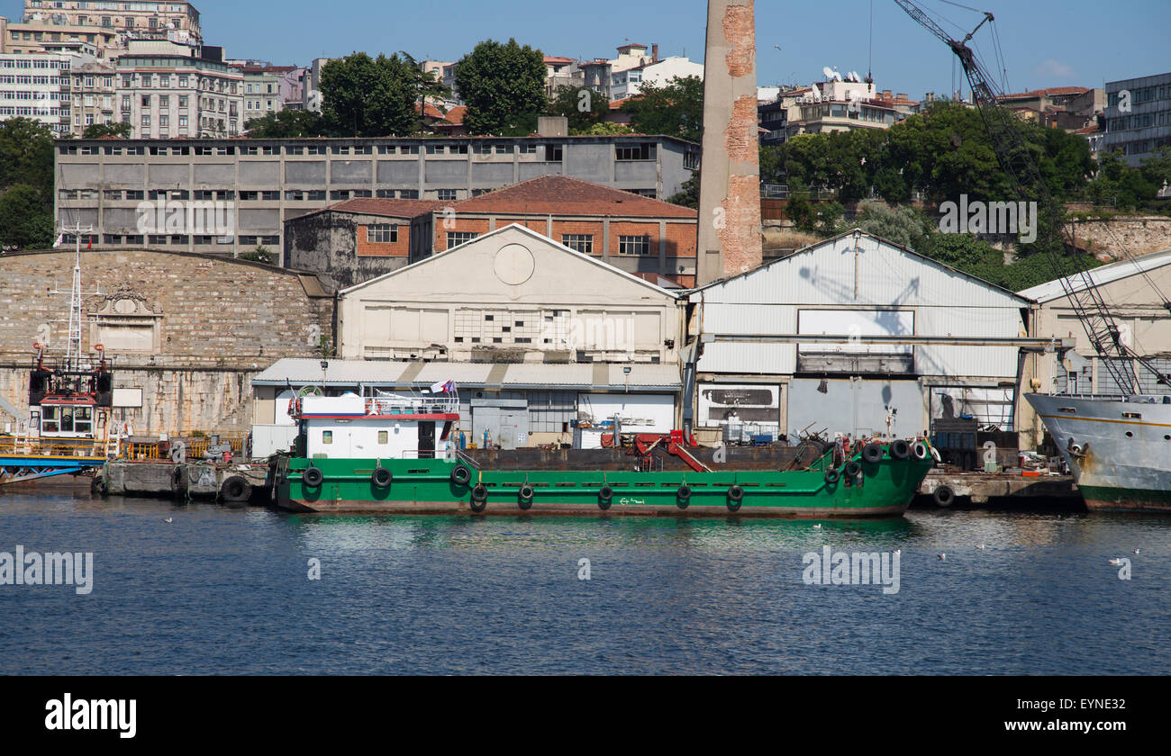 Ships Halic shipyard Istanbul City Turkey Stock Photo - Alamy